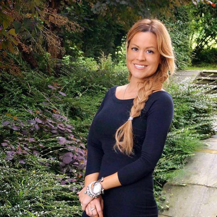 ABOUT ME/SYNOPSIS :: daphnewills.com